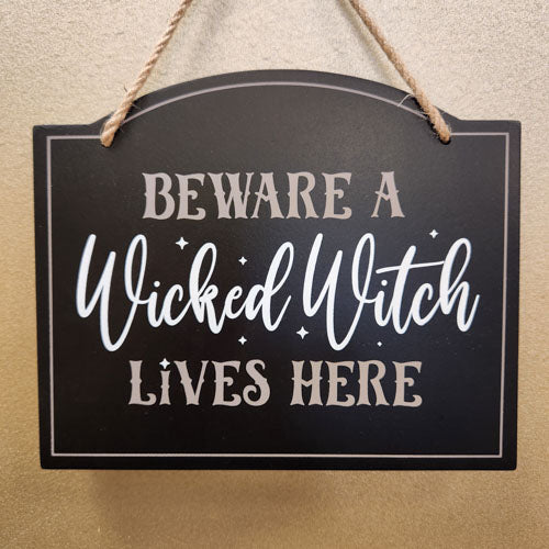 Beware a Wicked Witch Lives Here Sign (approx. 16.6 x 20 x 8 cm ...